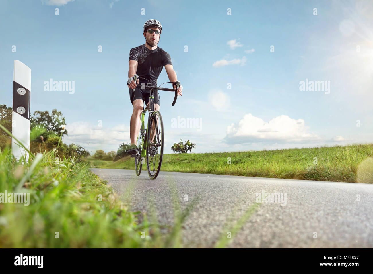 Road racing cyclist hi-res stock photography and images - Alamy
