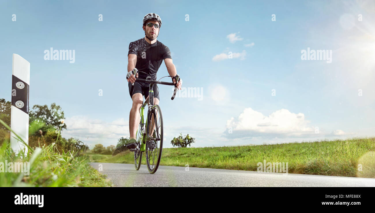 Professional road racing cyclist hi-res stock photography and images ...
