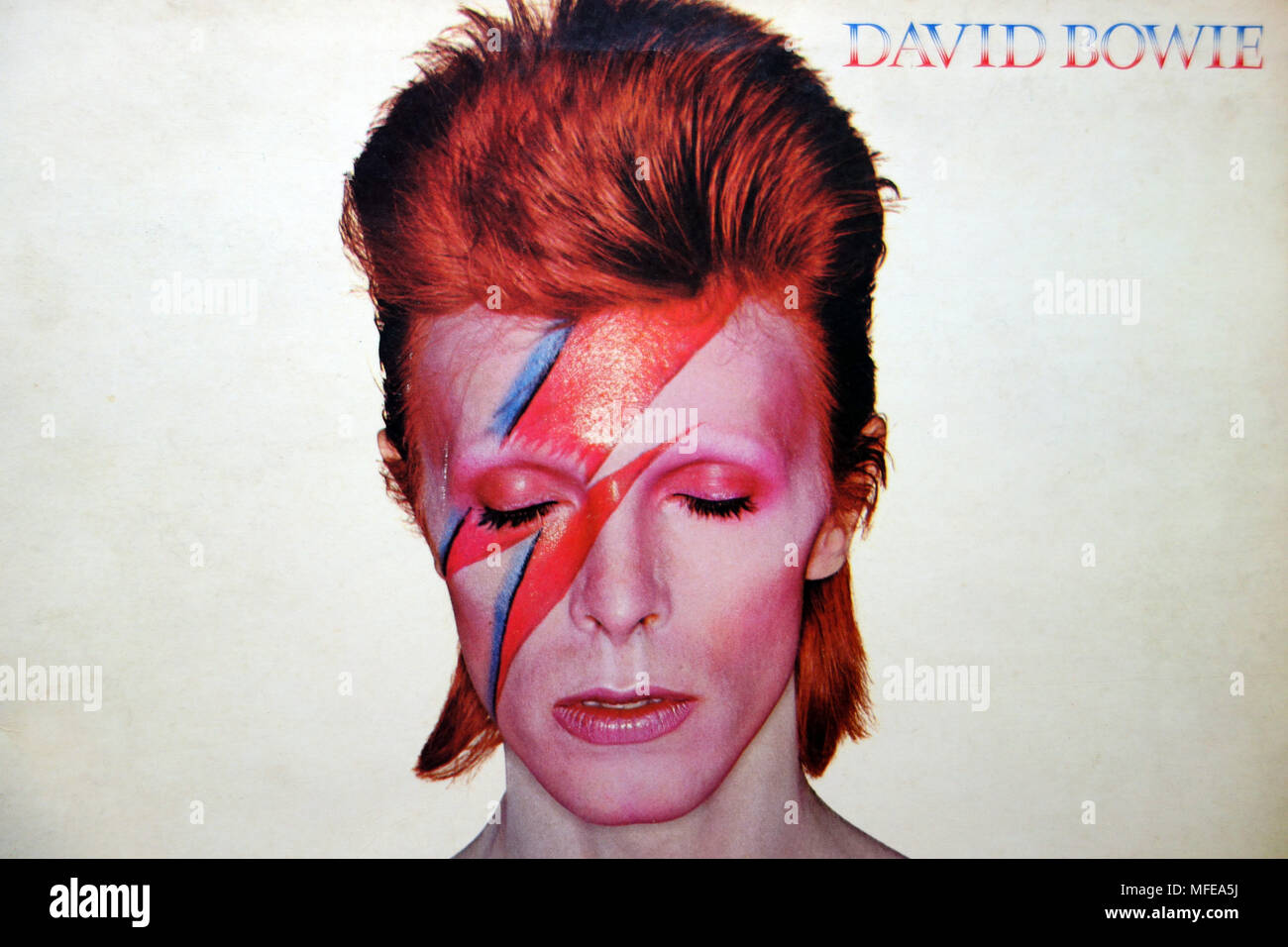 David bowie 1973 hi-res stock photography and images - Alamy