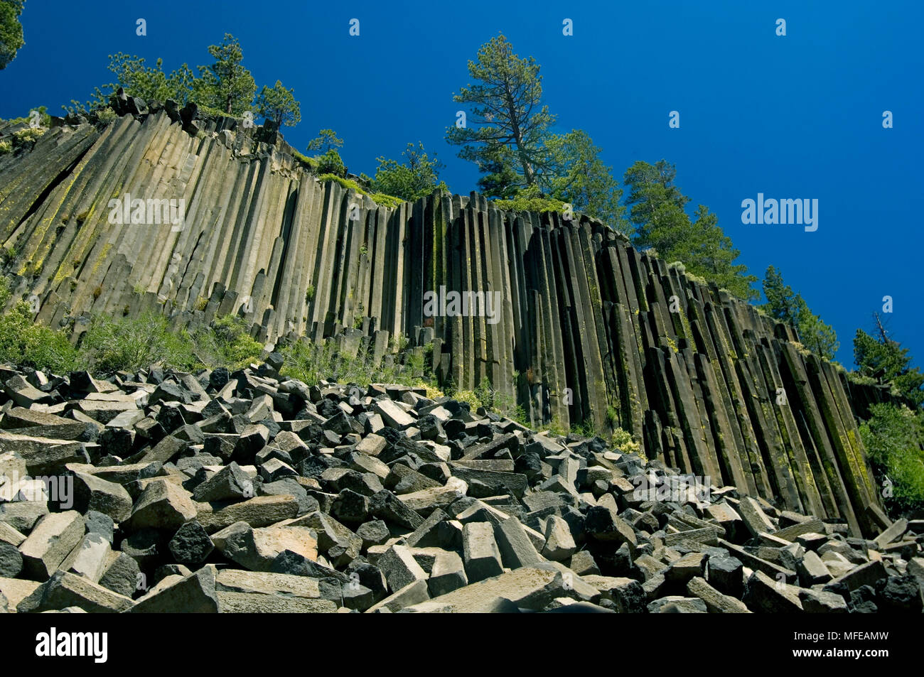 DEVIL'S POSTPILE National Monument Columnar Basalt, Sierra Nevada ...