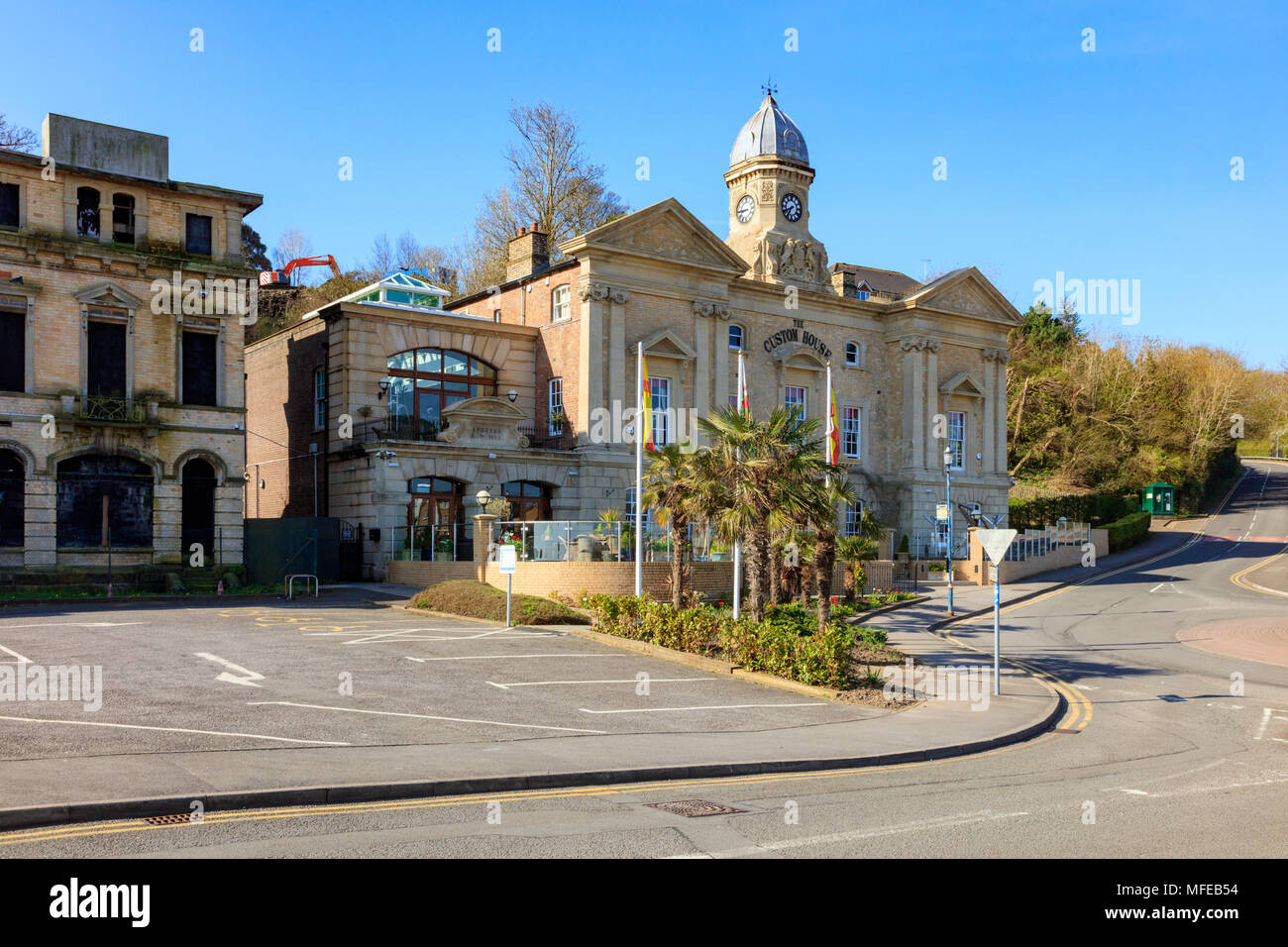 Penarth sea front hi-res stock photography and images - Alamy