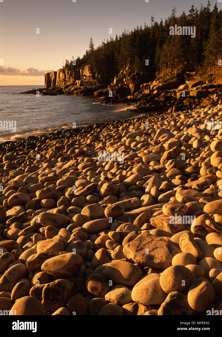 Cobble beaches hi-res stock photography and images - Alamy