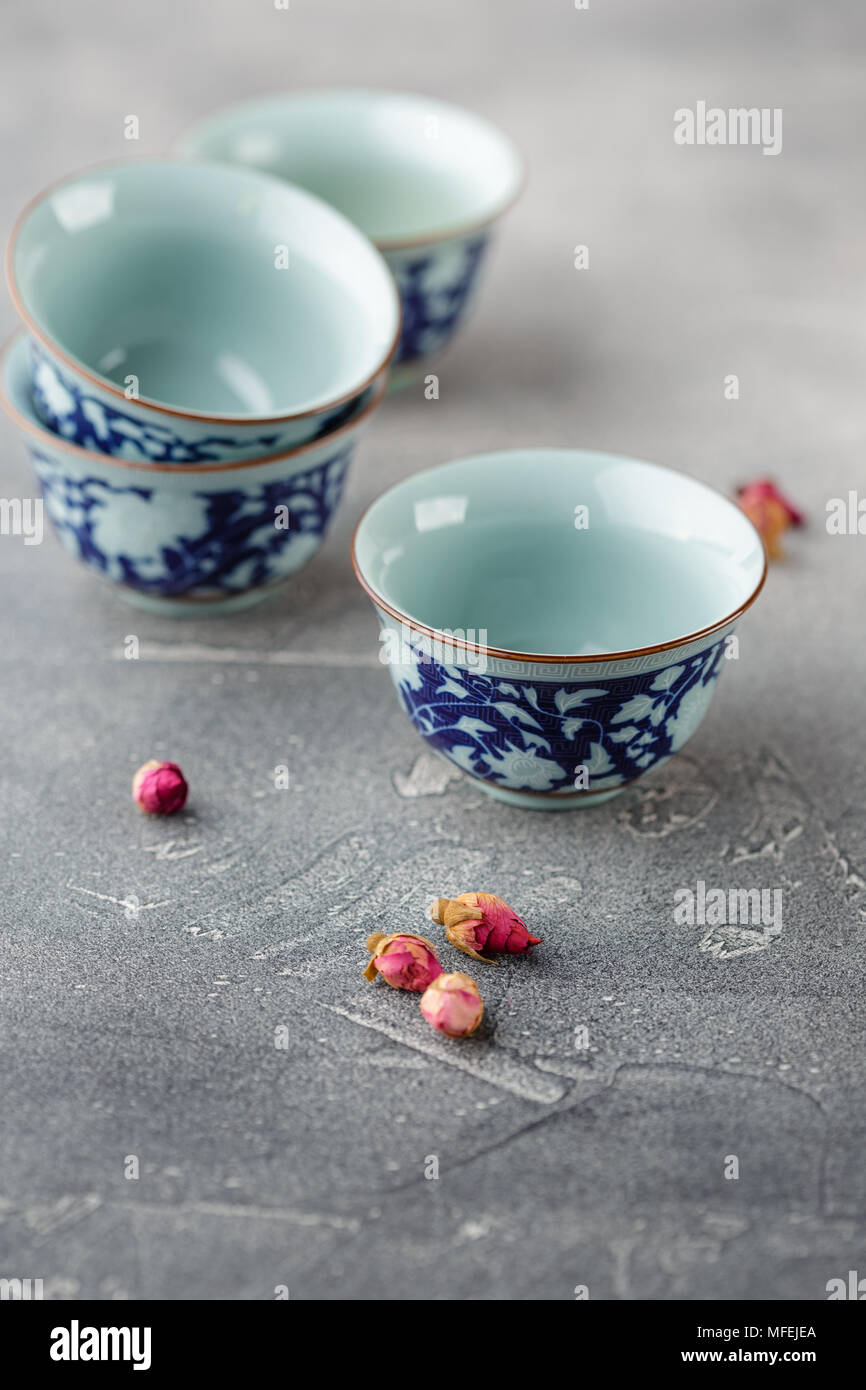 Antique japanese pottery tea bowl hi-res stock photography and images ...