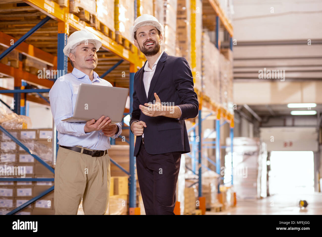 Managers talking hi-res stock photography and images - Alamy