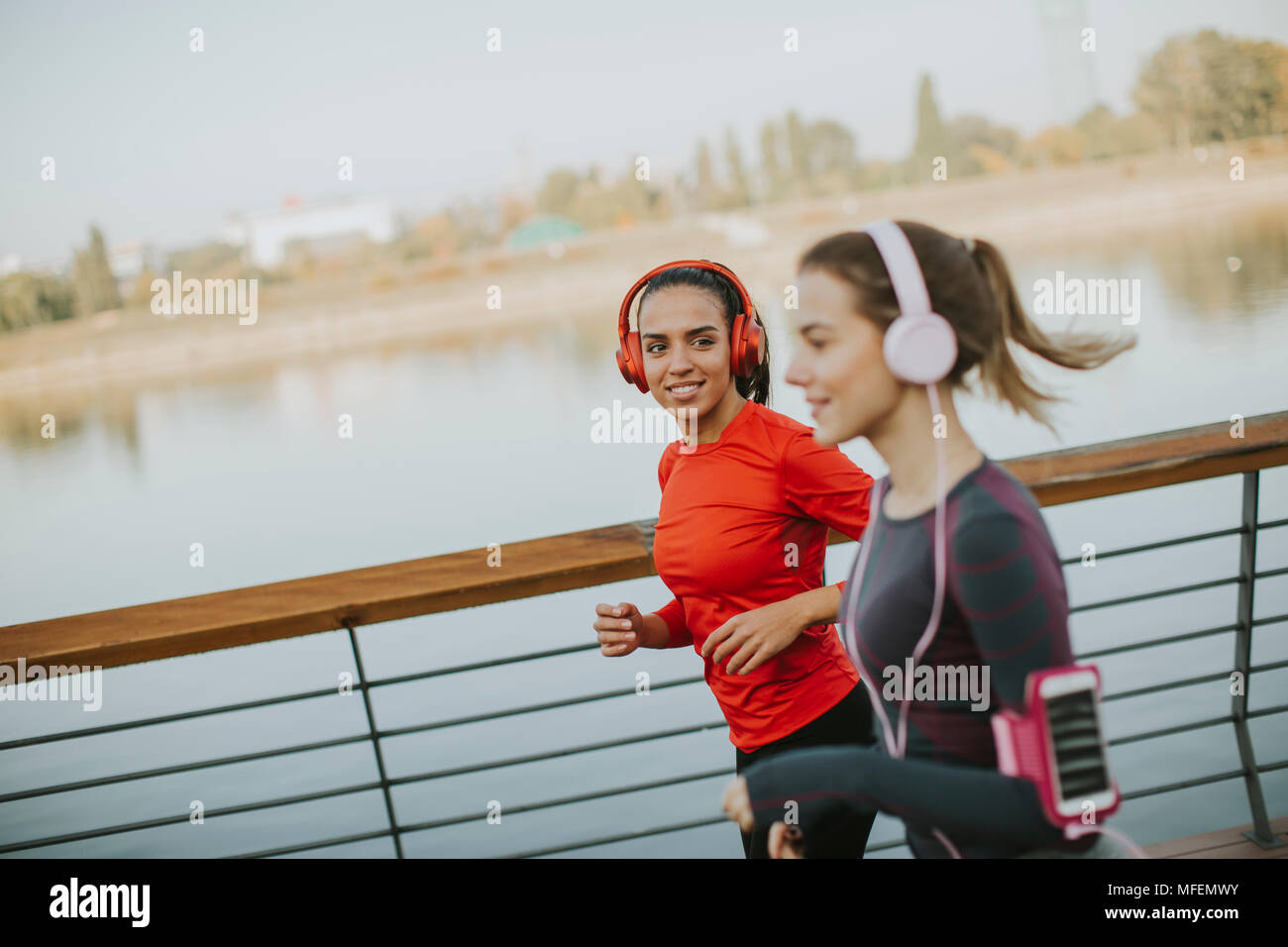 Sport young women hi-res stock photography and images - Alamy