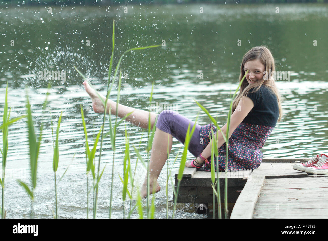 Teen feet pier water hi-res stock photography and images - Alamy