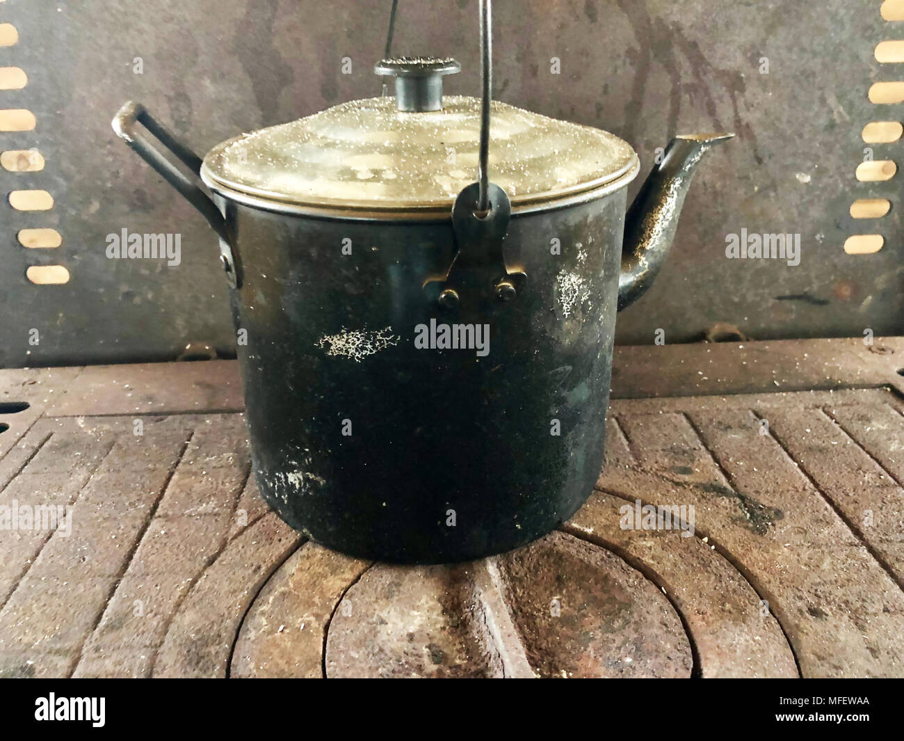 Why Put A Kettle On A Wood Stove at Chelsea Frome blog