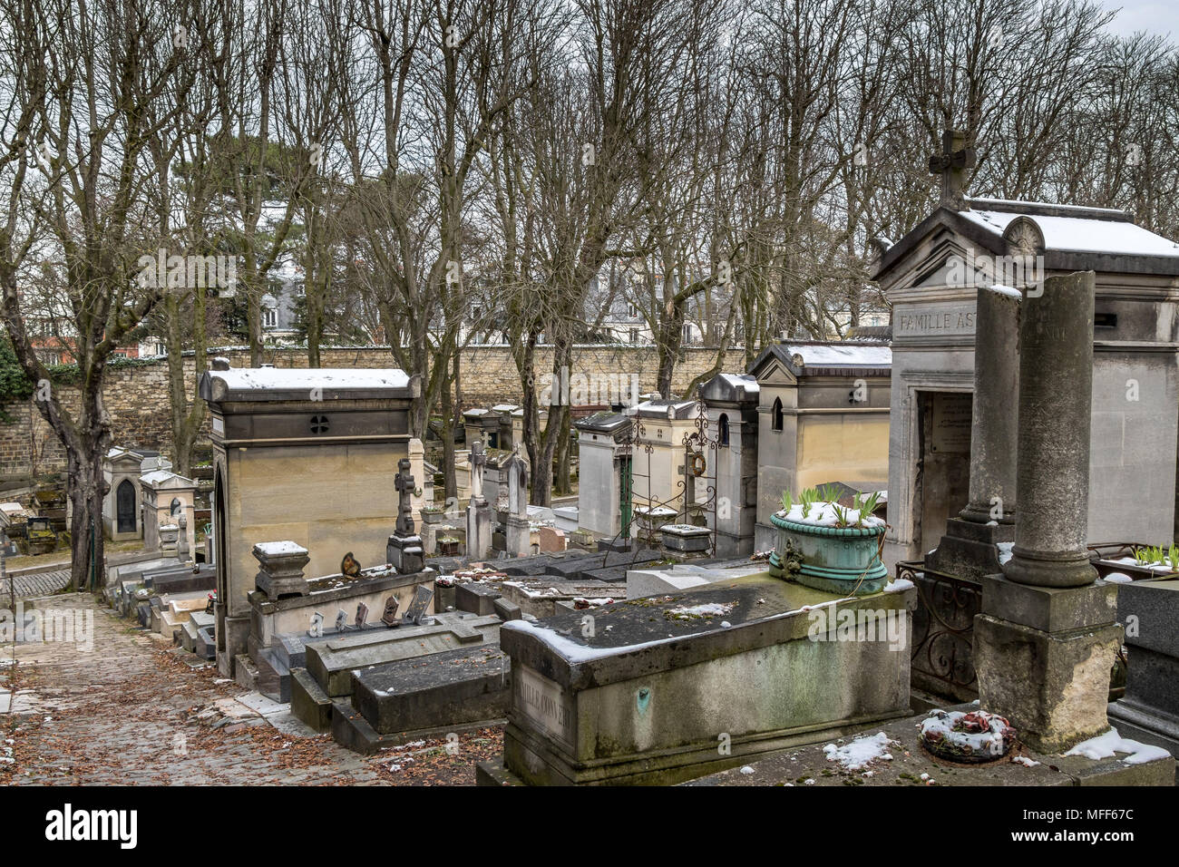 Paris tombs hi-res stock photography and images - Alamy