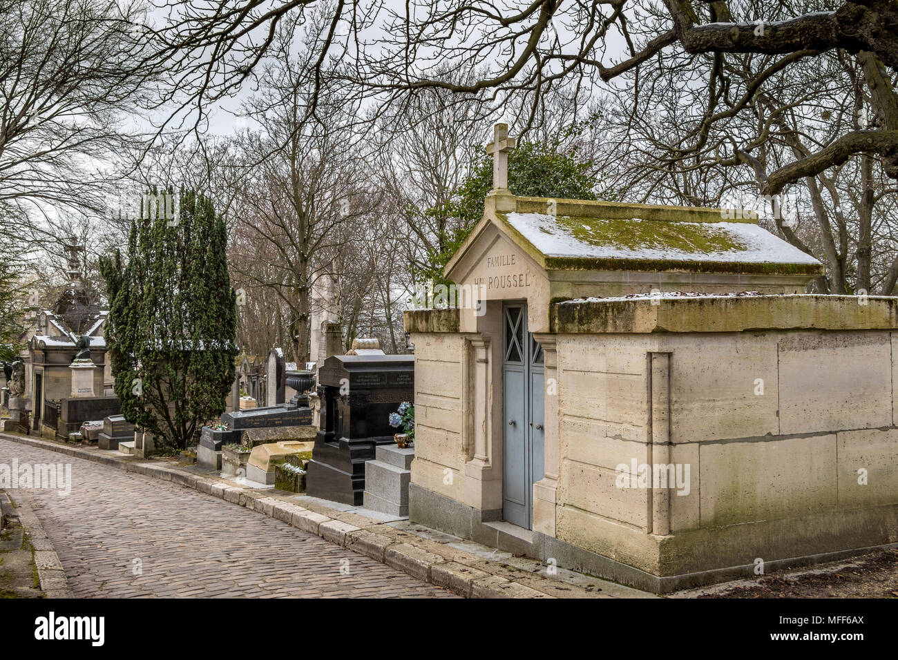Père Lachaise Cemetery, the largest cemetery in Paris, located in the ...