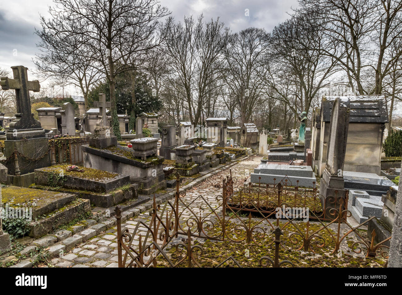 Père Lachaise Cemetery, the largest cemetery in Paris, located in the ...