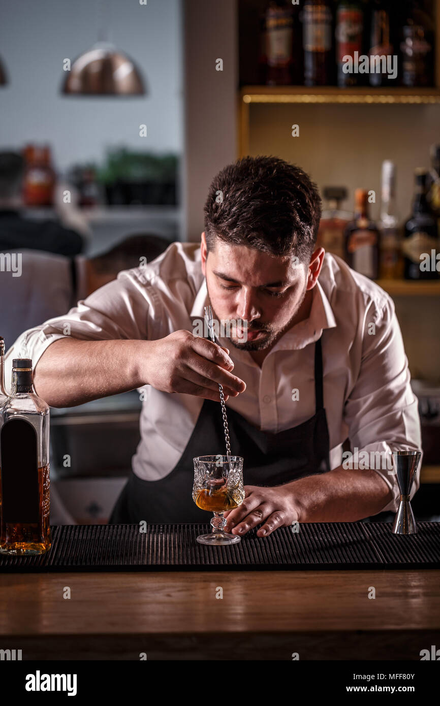 Pub bar counter hi-res stock photography and images - Alamy