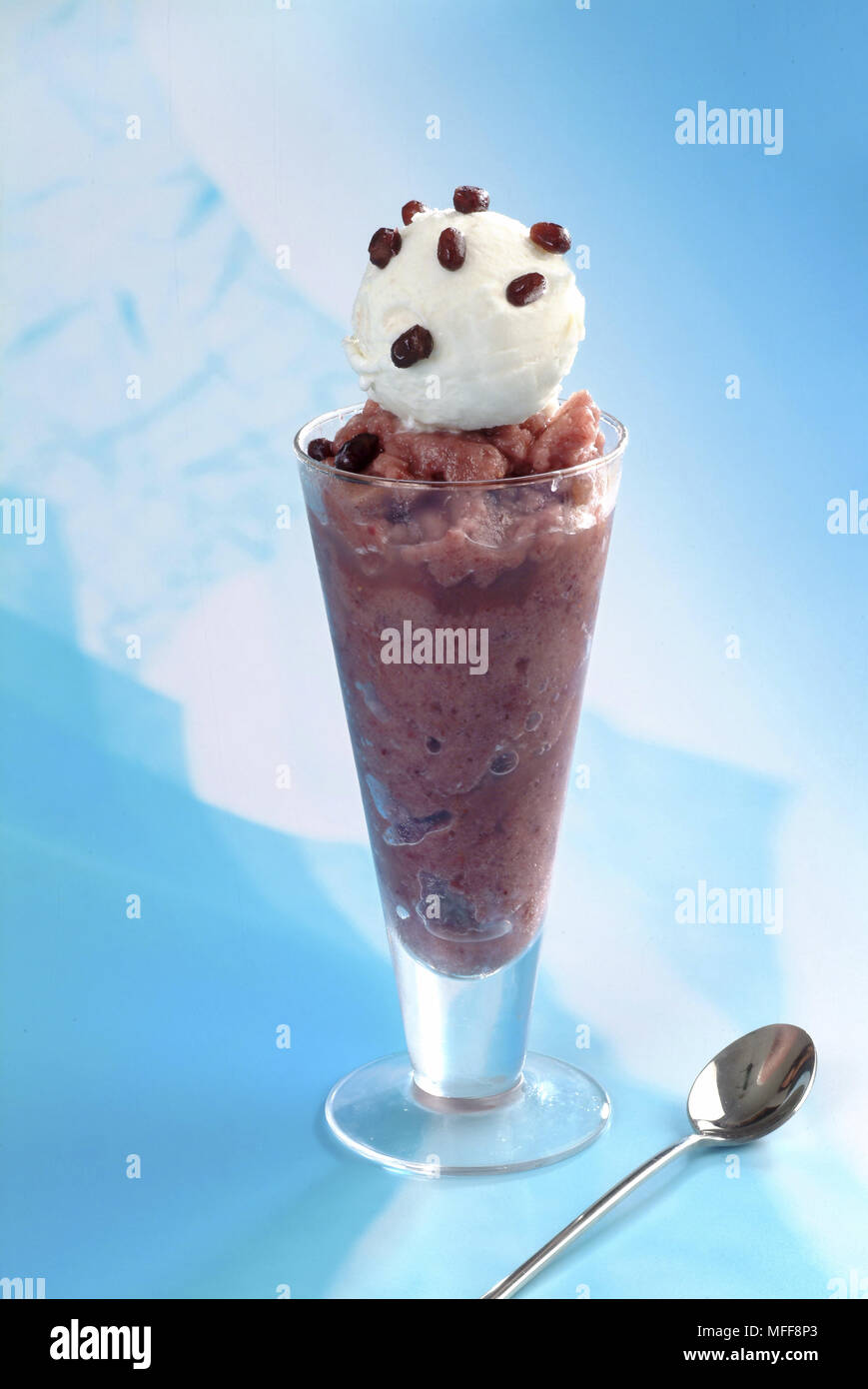 Shaved ice desert hi-res stock photography and images - Alamy