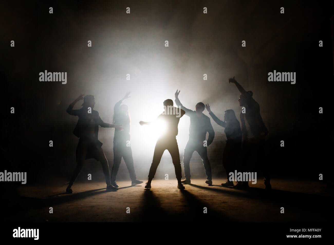 Women fight night club hi-res stock photography and images - Alamy