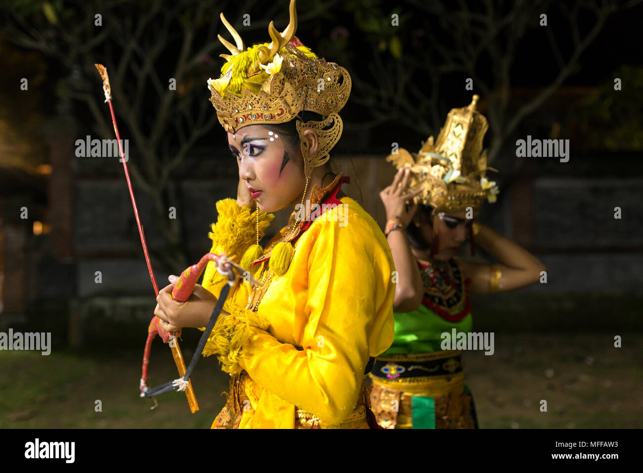 Ubud, Indonesia - August 8, 2016: Unidentified balinese artists ...