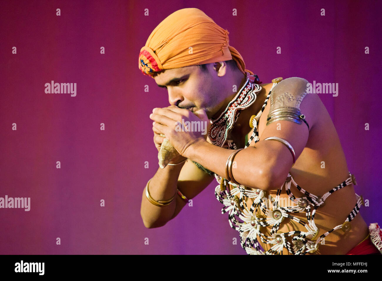 Conch shell horn hi-res stock photography and images - Alamy