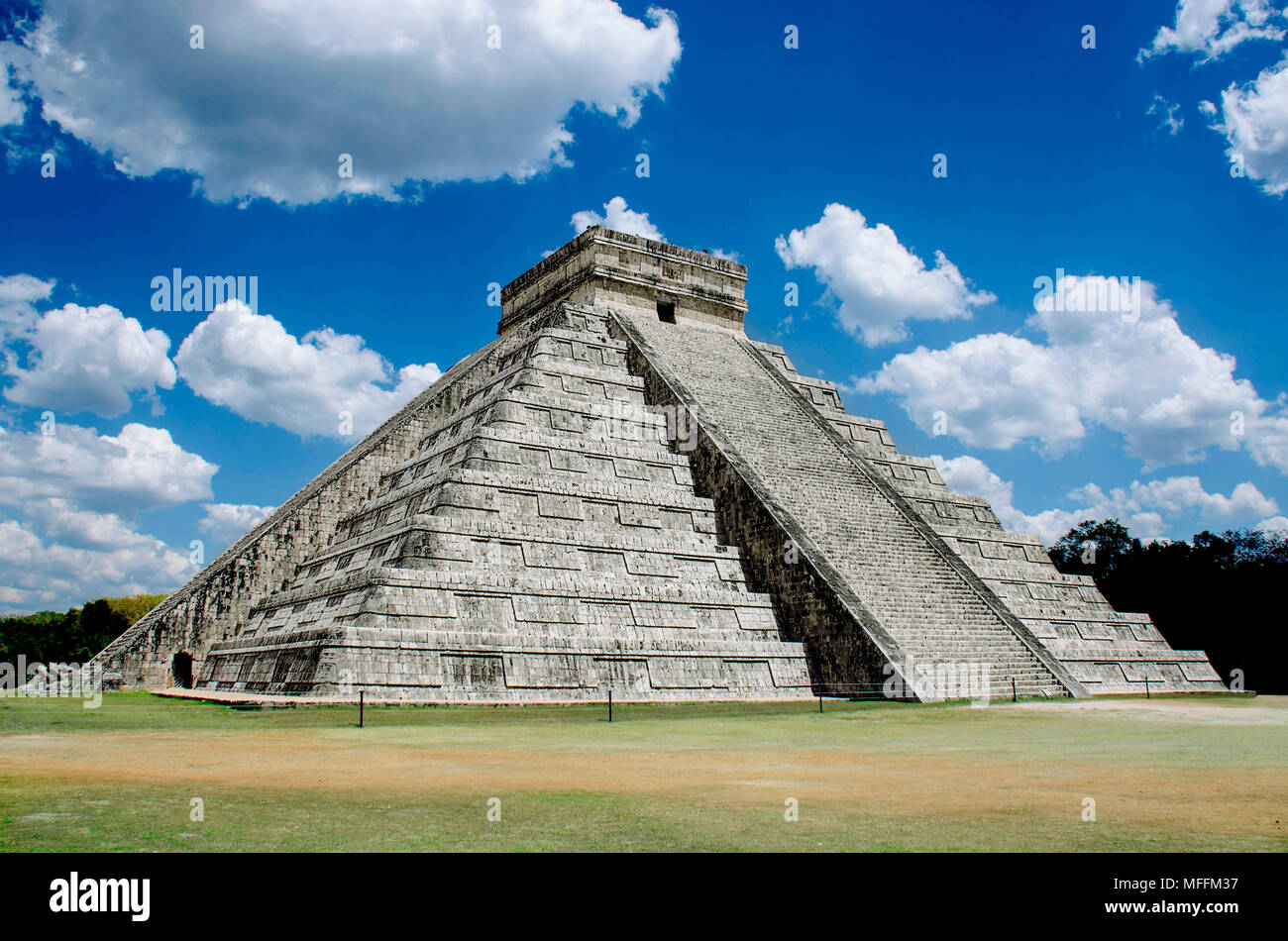 The most remarkable structure at the Chichen Itza archaeological mayan ...