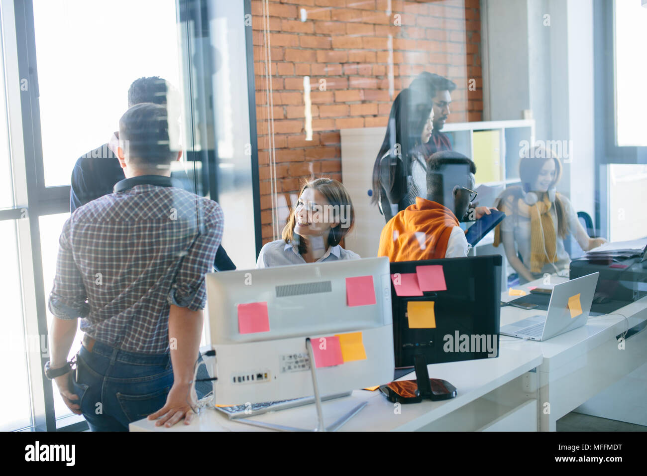 Supervision data center hi-res stock photography and images - Alamy