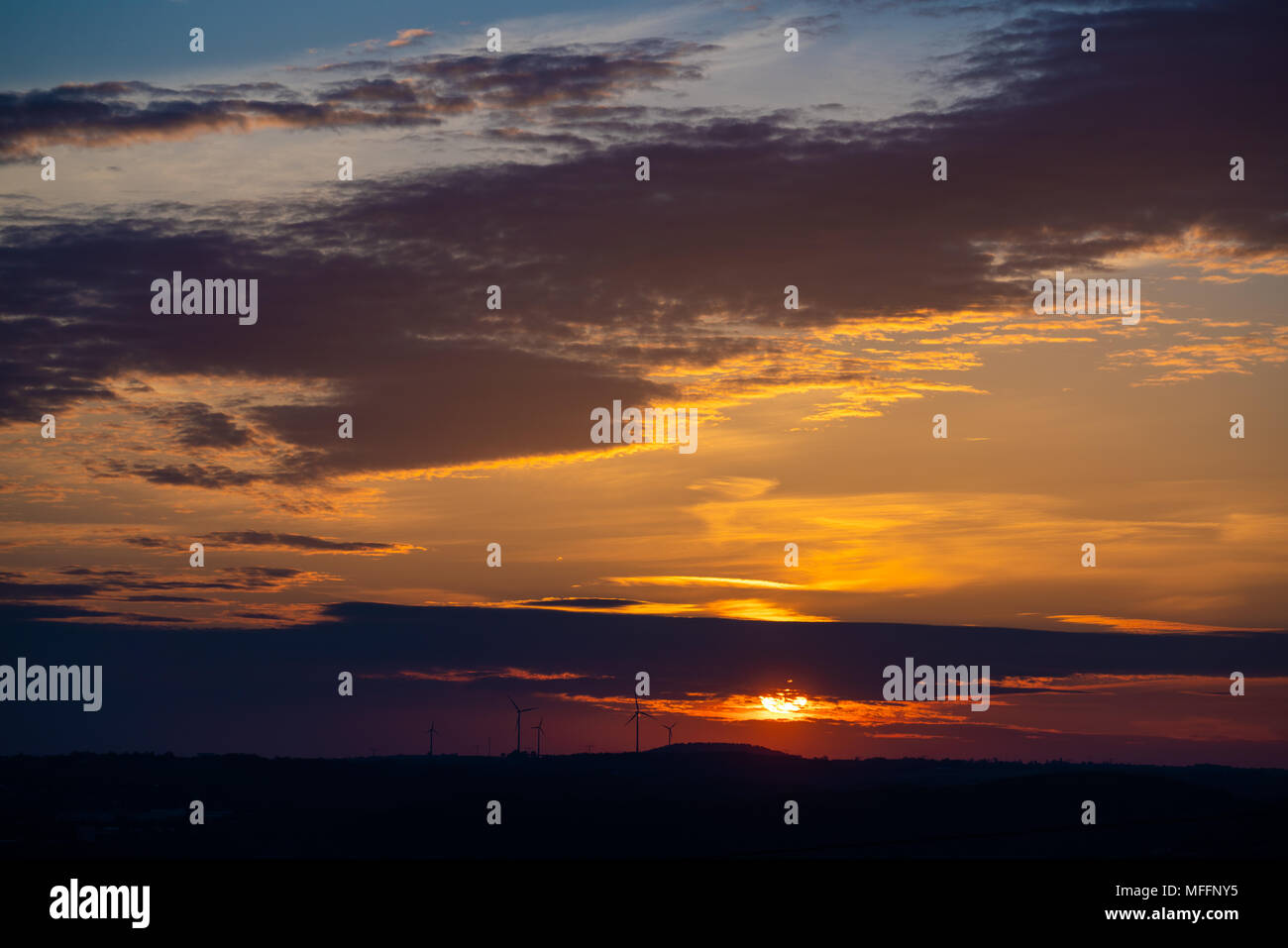Sunrise over sea big sun hi-res stock photography and images - Alamy