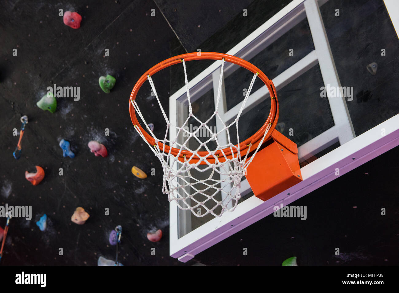 Empty gymnasium basketball hoop hi-res stock photography and images - Alamy