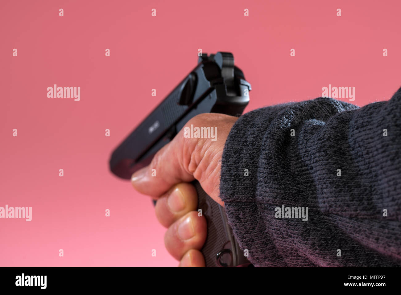 Male hand with gun Stock Photo - Alamy