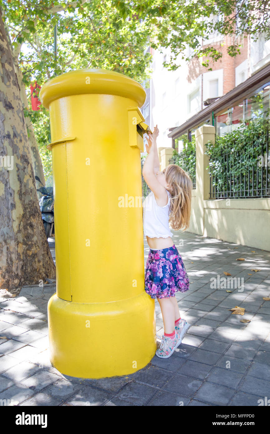 Letterbox letter child hi-res stock photography and images - Alamy