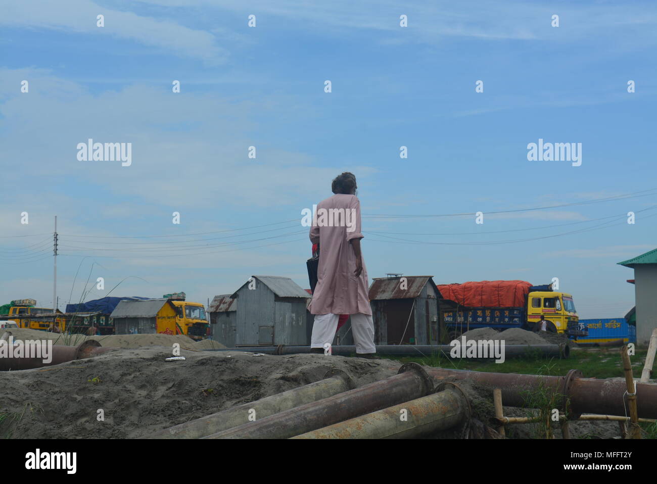 Lonely old man hi-res stock photography and images - Alamy