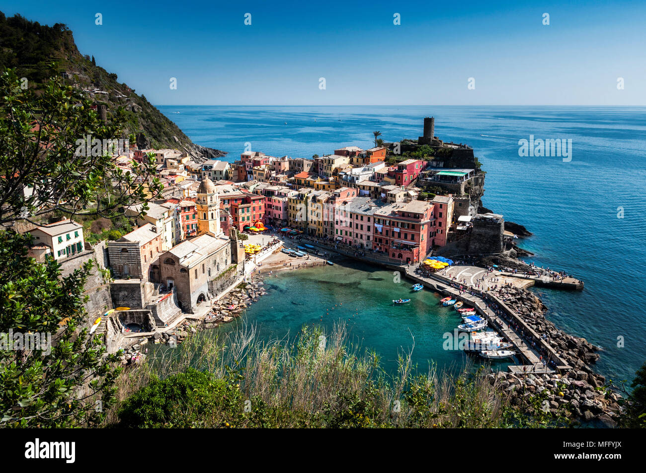 Vernazza la spezia italy small hi-res stock photography and images - Alamy