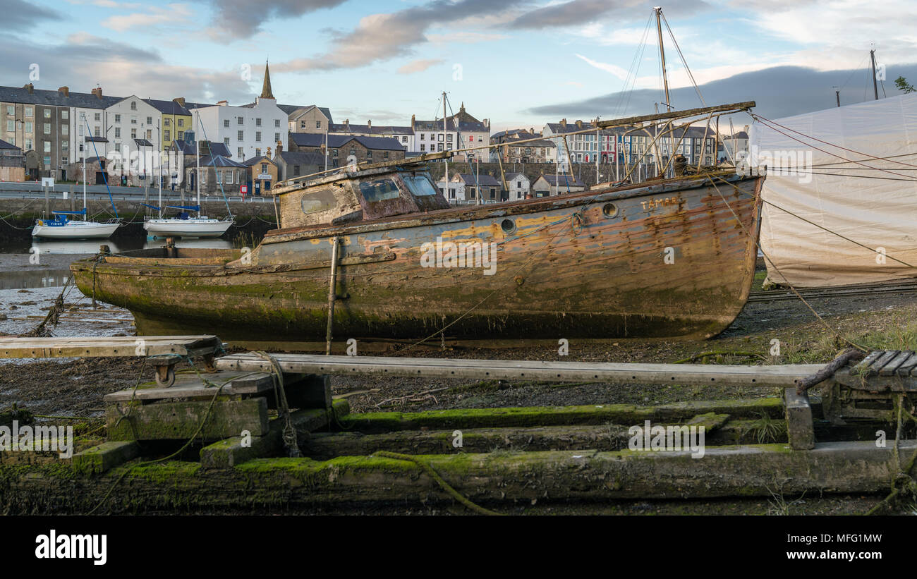 Dirty Boat High Resolution Stock Photography and Images - Alamy