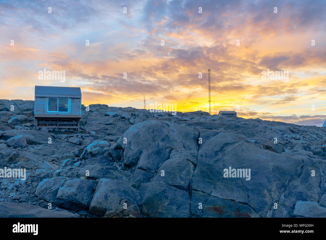 Remote Cabin In Antarctica Stock Photo - Alamy