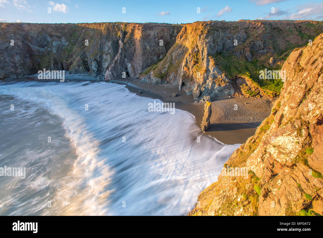 Foam surf tide tidal hi-res stock photography and images - Alamy