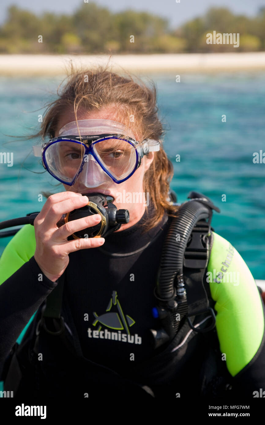 Woman preparing for scuba diving hi-res stock photography and images ...