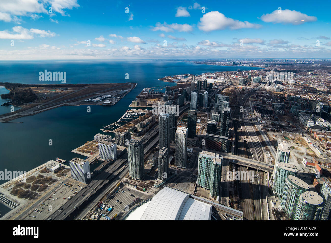 Toronto cn tower view hi-res stock photography and images - Alamy