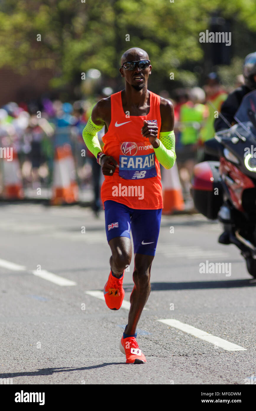 Sir Mo Farah running on The Highway during the 2018 London Marathon. Mo ...