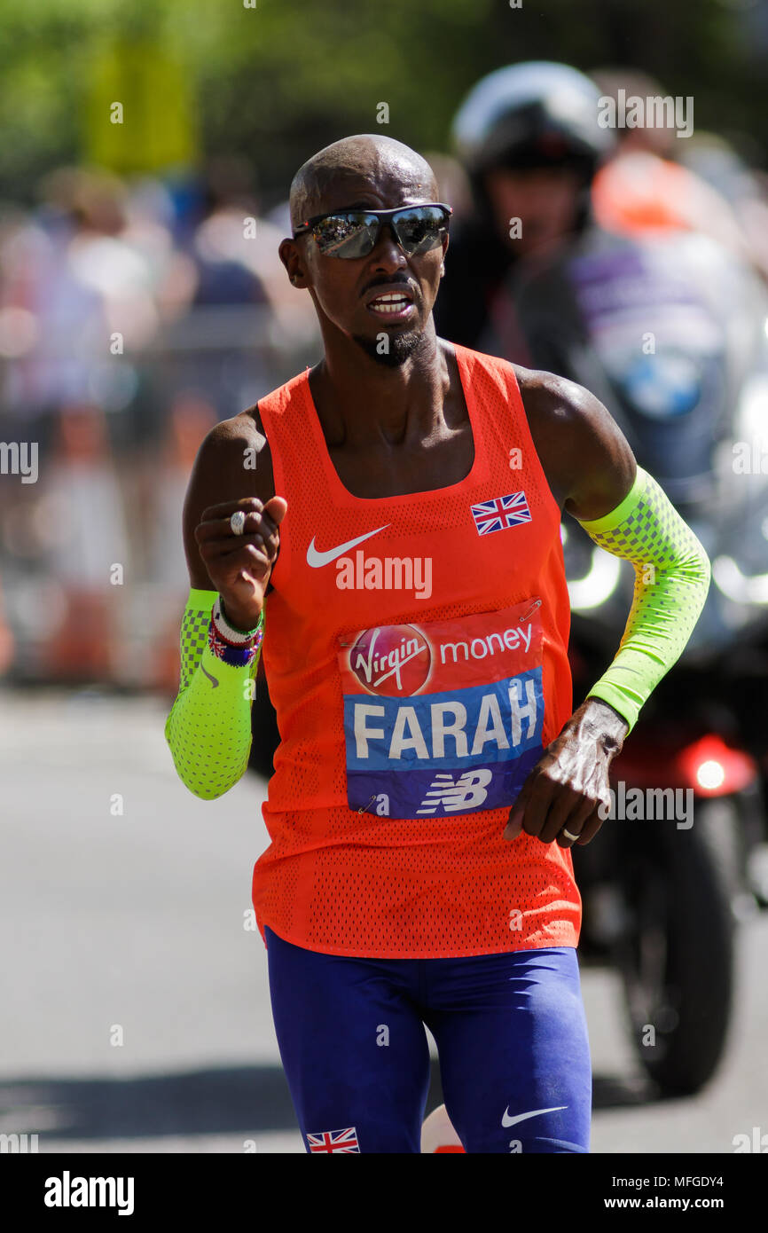 Sir Mo Farah running on The Highway during the 2018 London Marathon. Mo ...