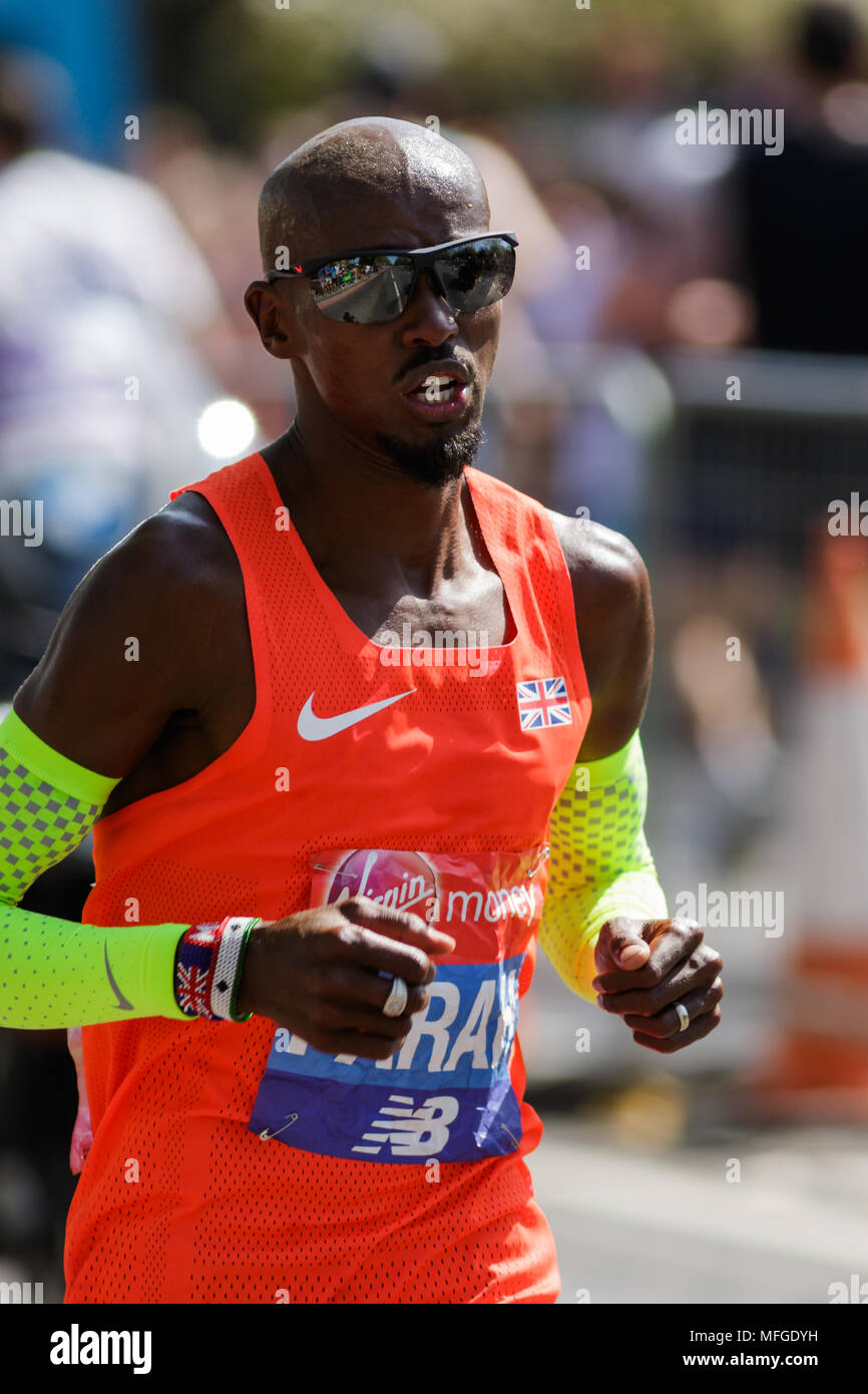Sir Mo Farah running on The Highway during the 2018 London Marathon. Mo ...