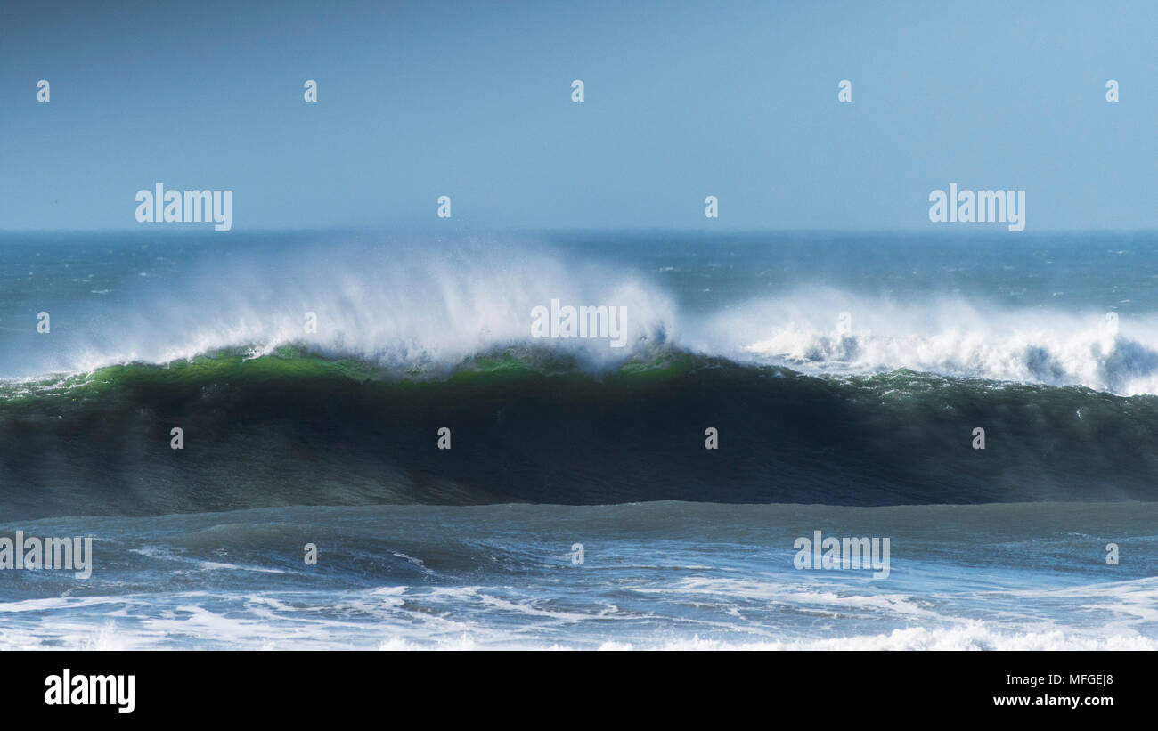A large powerful wave at Fistral in Newquay in Cornwall Stock Photo - Alamy