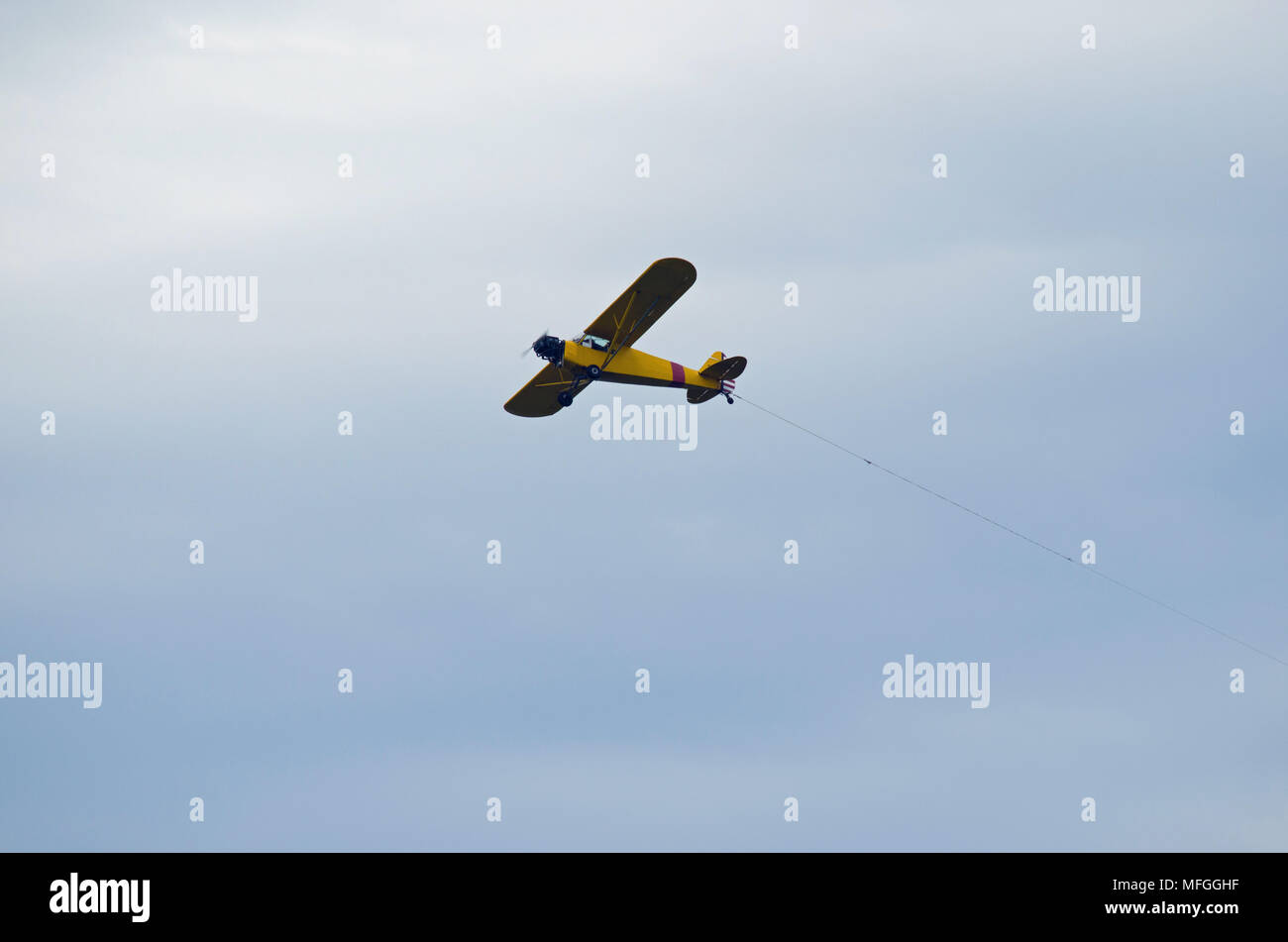 small plane flying Stock Photo - Alamy