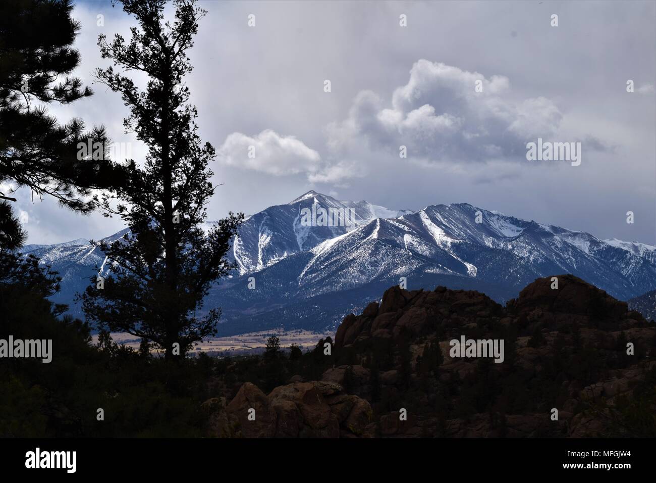 Dark clouds looming on the horizon hi-res stock photography and images ...