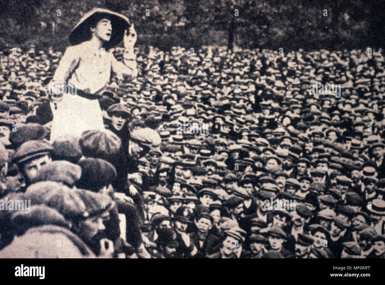 London 1911, a woman he holds a rally Stock Photo - Alamy