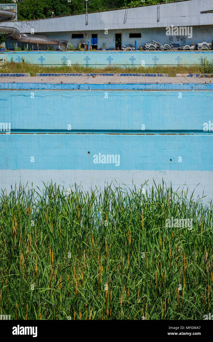 Falling Into Swimming Pool High Resolution Stock Photography and Images ...