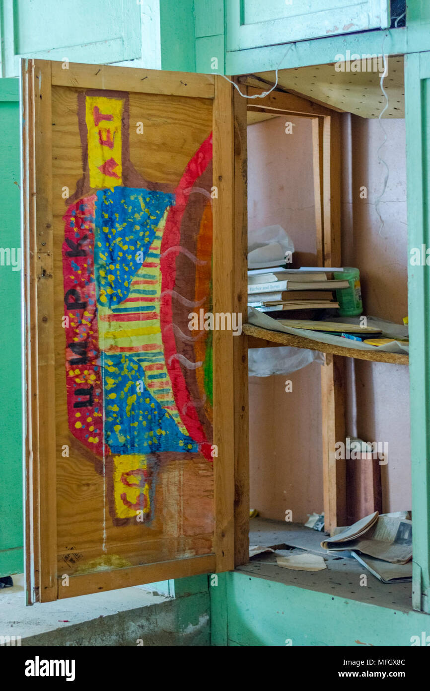 Falling books hi-res stock photography and images - Alamy