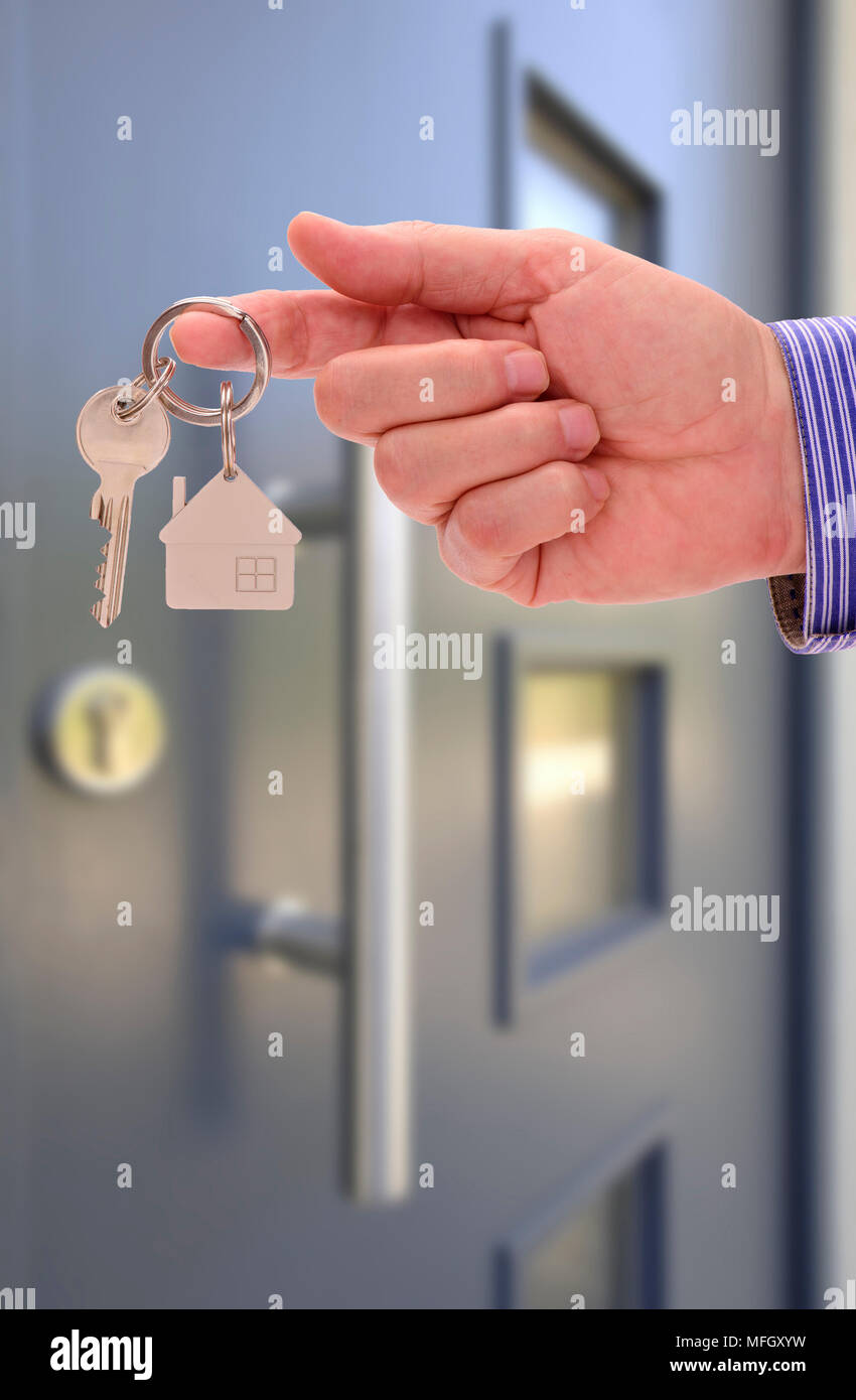 house key on ring in hand of real estate agent Stock Photo - Alamy
