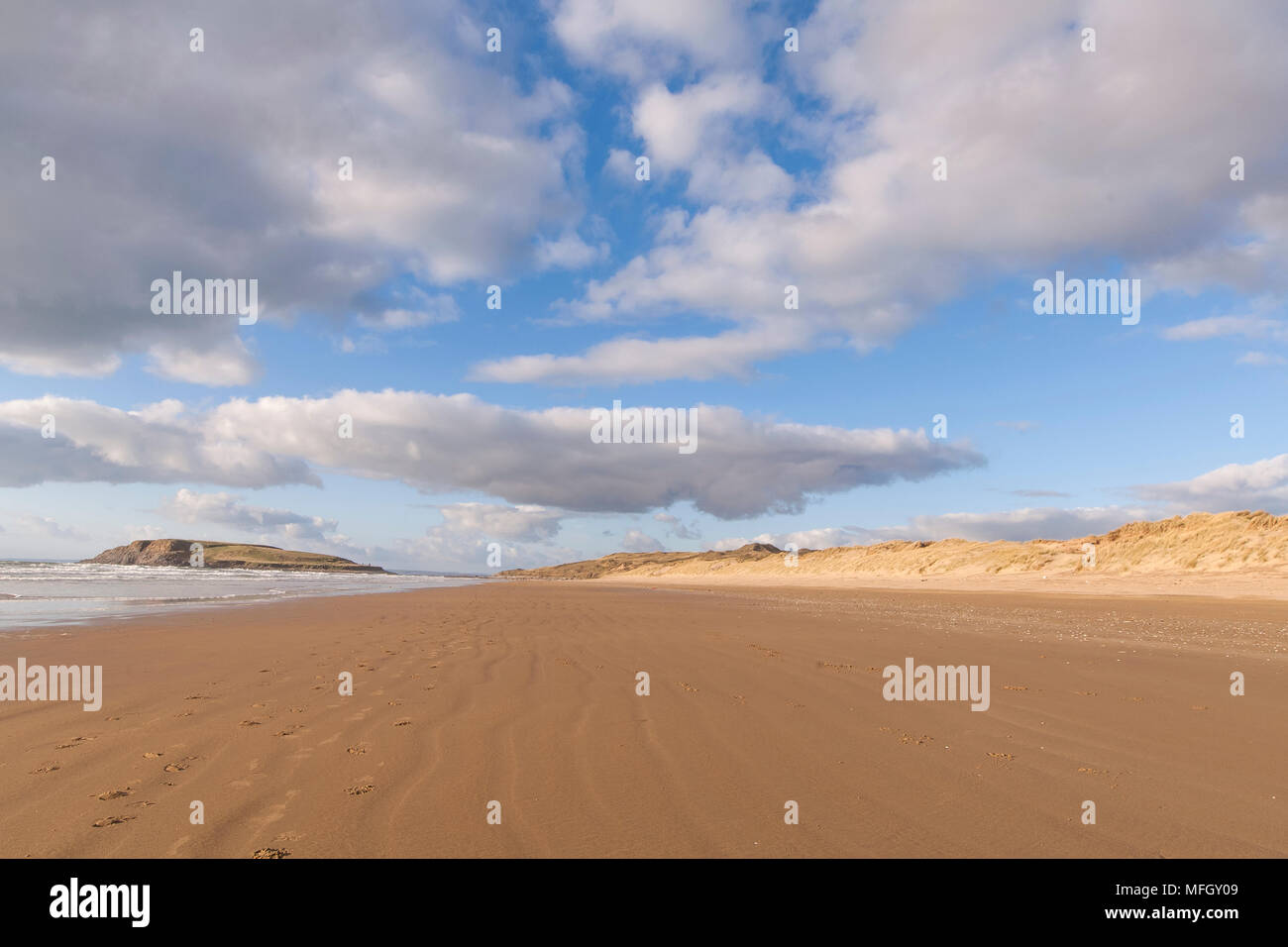 Llangennith and beach hi-res stock photography and images - Alamy
