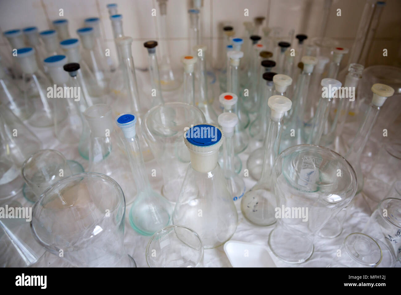 Lab glass hi-res stock photography and images - Alamy