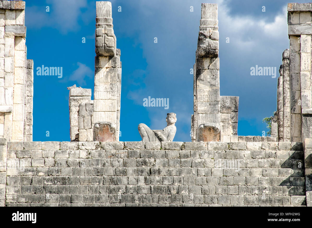 Detail of one of the Chichen Itza mayan structures Stock Photo - Alamy