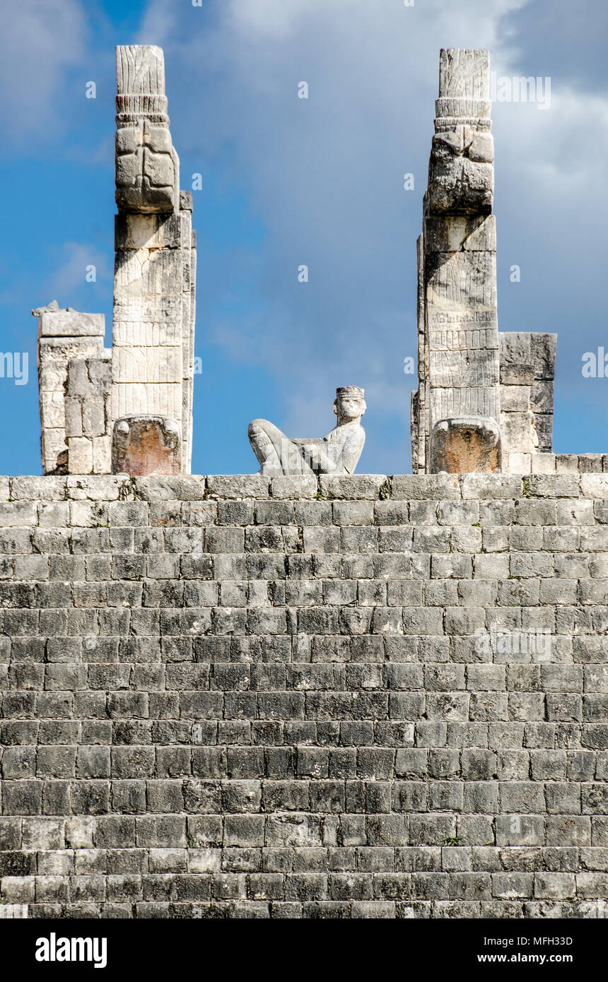 Detail of one of the Chichen Itza mayan structures Stock Photo - Alamy
