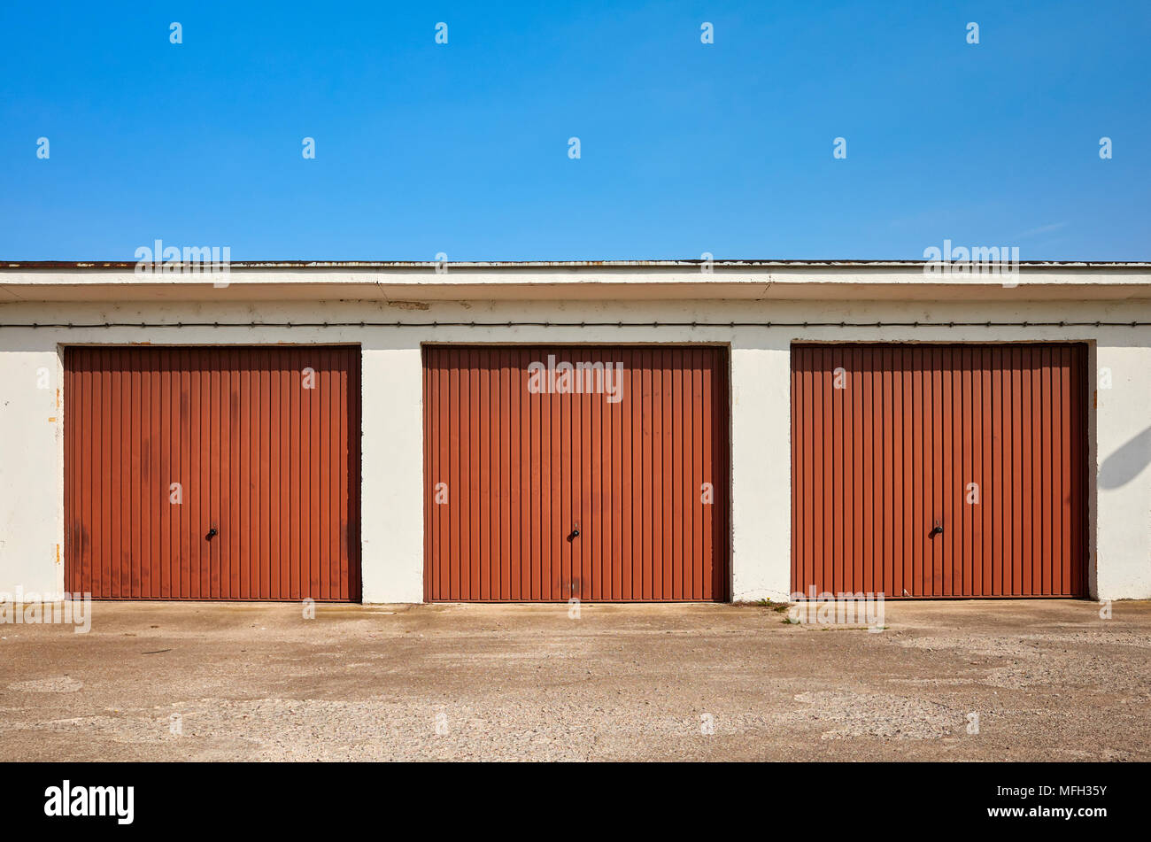 Exterior garage sky architecture hi-res stock photography and images ...
