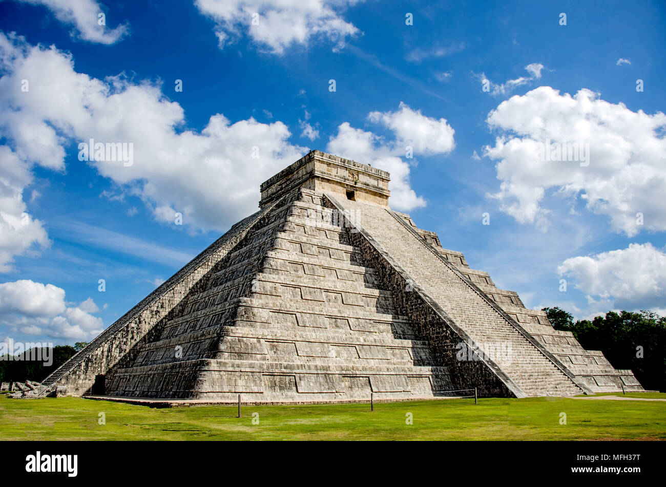 The most remarkable structure in Chichen Itza mayan archaeological site ...