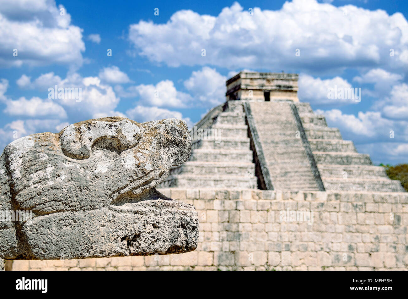 The most remarkable structure in Chichen Itza mayan archaeological site ...