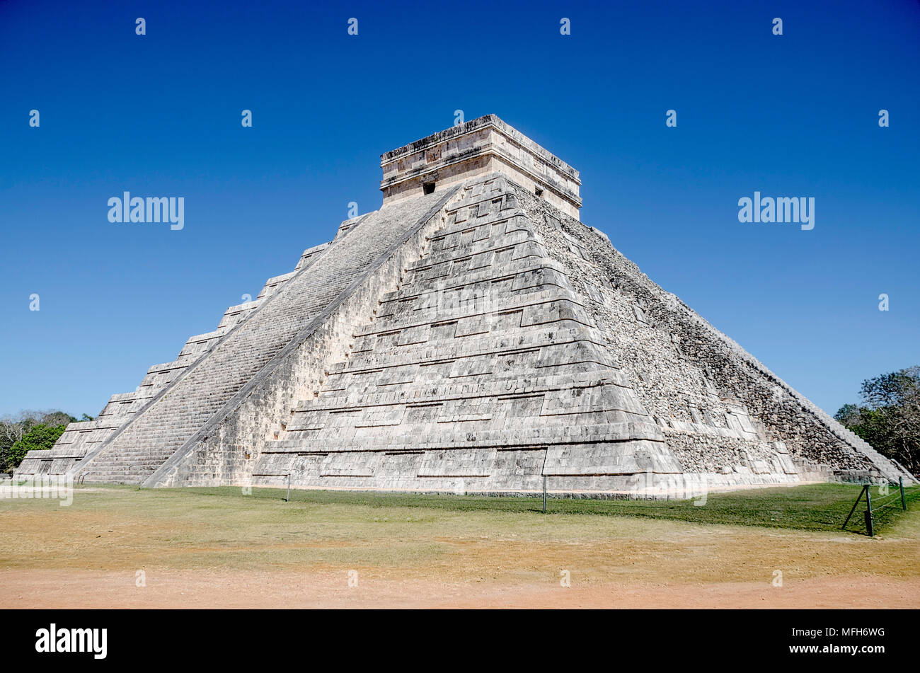 The most remarkable structure in Chichen Itza mayan archaeological site ...